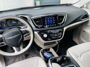 Red Chrysler Pacifica 2018 in Klaipeda, with an engine capacity of 3.60 L and mileage of 175 thousand km for 16800 €, photo 9 on AUTOMOTO.COM.LV