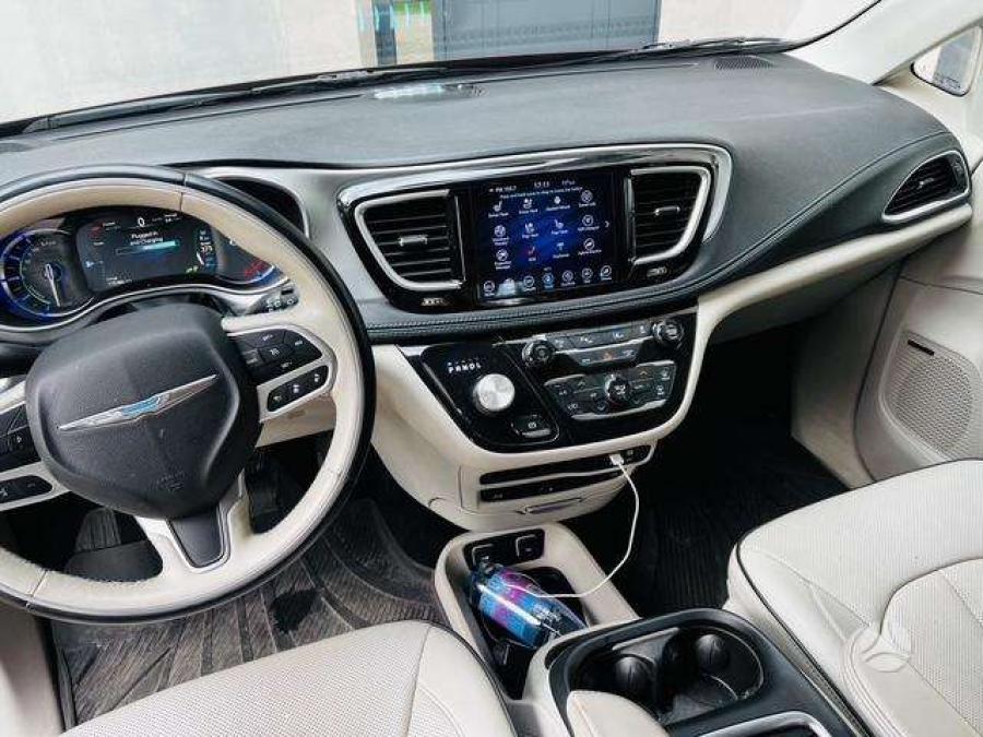 Red Chrysler Pacifica 2018 in Klaipeda, with an engine capacity of 3.60 L and mileage of 175 thousand km for 16800 €, photo 9 on AUTOMOTO.COM.LV