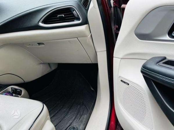 Red Chrysler Pacifica 2018 in Klaipeda, with an engine capacity of 3.60 L and mileage of 175 thousand km for 16800 €, photo 10 on AUTOMOTO.COM.LV