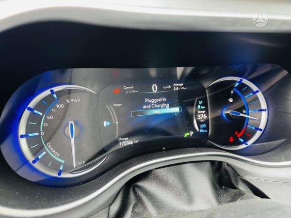 Red Chrysler Pacifica 2018 in Klaipeda, with an engine capacity of 3.60 L and mileage of 175 thousand km for 16800 €, photo 11 on AUTOMOTO.COM.LV