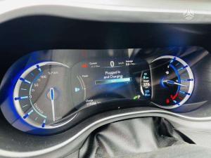Red Chrysler Pacifica 2018 in Klaipeda, with an engine capacity of 3.60 L and mileage of 175 thousand km for 16800 €, photo 11 on AUTOMOTO.COM.LV