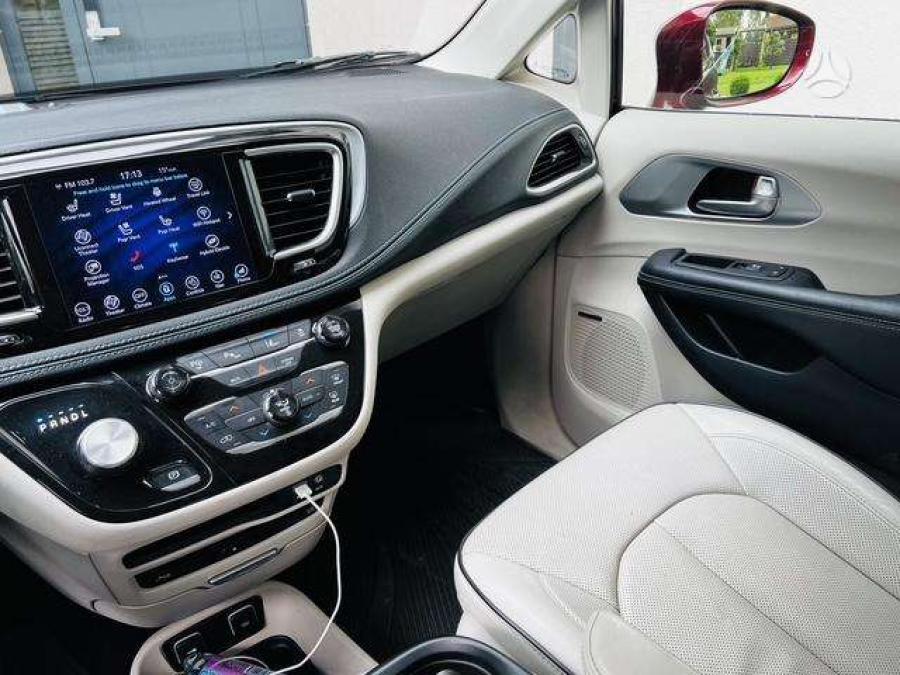 Red Chrysler Pacifica 2018 in Klaipeda, with an engine capacity of 3.60 L and mileage of 175 thousand km for 16800 €, photo 12 on AUTOMOTO.COM.LV