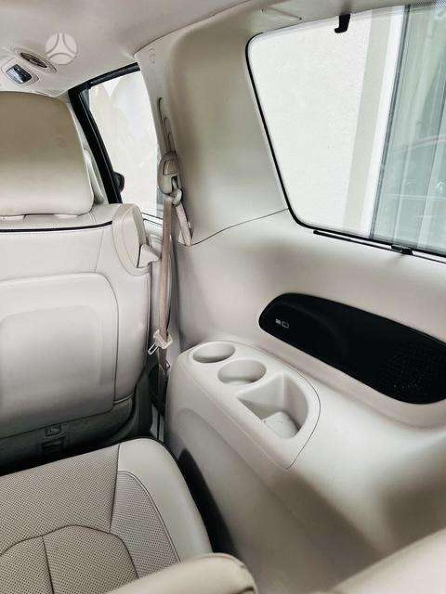 Red Chrysler Pacifica 2018 in Klaipeda, with an engine capacity of 3.60 L and mileage of 175 thousand km for 16800 €, photo 13 on AUTOMOTO.COM.LV
