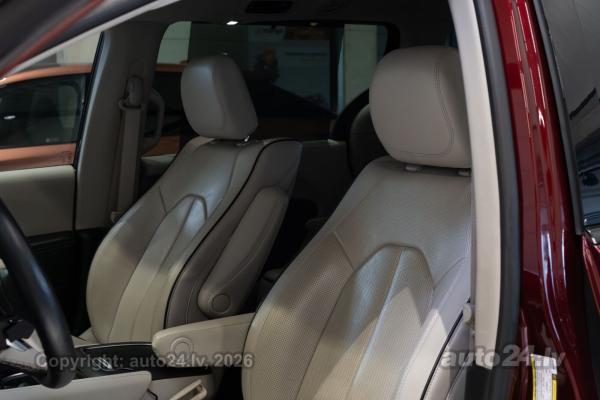 Sarkans Chrysler Pacifica 2021 Tallina, ar dzinēja tilpumu 3.60 L un nobraukumu 54 tūkst. km par 36900 €, foto 10 vietnē AUTOMOTO.COM.LV
