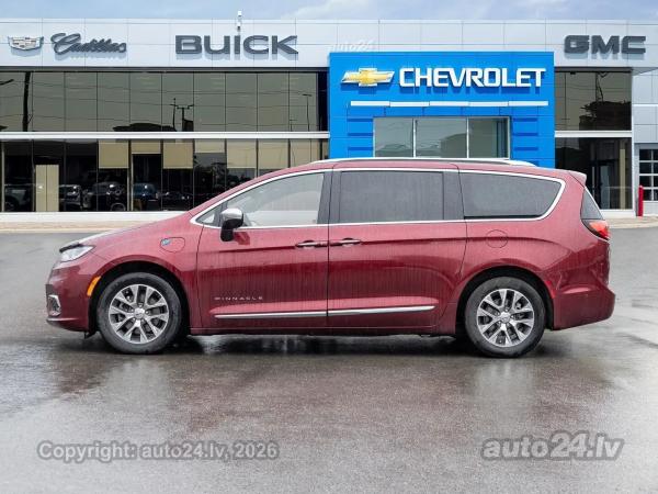 Red Chrysler Pacifica 2023 in Tallinn, with an engine capacity of 3.60 L and mileage of 79 thousand km for 44900 €, photo 2 on AUTOMOTO.COM.LV