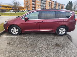 Chrysler Pacifica 2017 in Tallinn, with an engine capacity of 3.60 L and mileage of 219 thousand km for 13000 €, photo 3 on AUTOMOTO.COM.LV