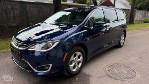 Violet Chrysler Pacifica 2018 in Kaunas, with an engine capacity of 3.60 L and mileage of 162 thousand km for 17999 €, photo  on AUTOMOTO.COM.LV