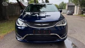 Violet Chrysler Pacifica 2018 in Kaunas, with an engine capacity of 3.60 L and mileage of 162 thousand km for 17999 €, photo 3 on AUTOMOTO.COM.LV