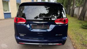 Violet Chrysler Pacifica 2018 in Kaunas, with an engine capacity of 3.60 L and mileage of 162 thousand km for 17999 €, photo 7 on AUTOMOTO.COM.LV