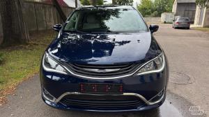 Violet Chrysler Pacifica 2018 in Kaunas, with an engine capacity of 3.60 L and mileage of 162 thousand km for 17999 €, photo 9 on AUTOMOTO.COM.LV