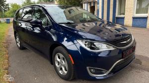 Violet Chrysler Pacifica 2018 in Kaunas, with an engine capacity of 3.60 L and mileage of 162 thousand km for 17999 €, photo 11 on AUTOMOTO.COM.LV