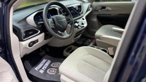 Violet Chrysler Pacifica 2018 in Kaunas, with an engine capacity of 3.60 L and mileage of 162 thousand km for 17999 €, photo 19 on AUTOMOTO.COM.LV