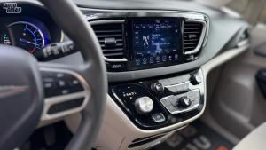 Violet Chrysler Pacifica 2018 in Kaunas, with an engine capacity of 3.60 L and mileage of 162 thousand km for 17999 €, photo 21 on AUTOMOTO.COM.LV