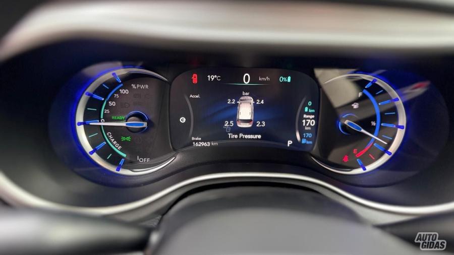 Violet Chrysler Pacifica 2018 in Kaunas, with an engine capacity of 3.60 L and mileage of 162 thousand km for 17999 €, photo 22 on AUTOMOTO.COM.LV