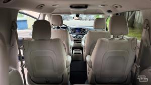 Violet Chrysler Pacifica 2018 in Kaunas, with an engine capacity of 3.60 L and mileage of 162 thousand km for 17999 €, photo 24 on AUTOMOTO.COM.LV
