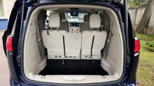 Violet Chrysler Pacifica 2018 in Kaunas, with an engine capacity of 3.60 L and mileage of 162 thousand km for 17999 €, photo 27 on AUTOMOTO.COM.LV
