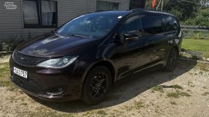 Violet Chrysler Pacifica 2018 in Varena, with an engine capacity of 3.60 L and mileage of 234 thousand km for 15999 €, photo 4 on AUTOMOTO.COM.LV