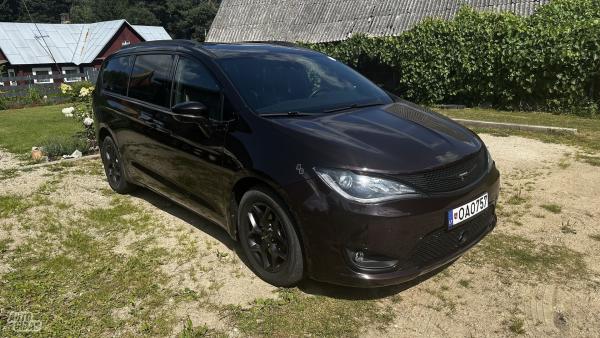 Violet Chrysler Pacifica 2018 in Varena, with an engine capacity of 3.60 L and mileage of 234 thousand km for 15999 €, photo 4 on AUTOMOTO.COM.LV