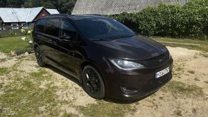 Violet Chrysler Pacifica 2018 in Varena, with an engine capacity of 3.60 L and mileage of 234 thousand km for 15999 €, photo 5 on AUTOMOTO.COM.LV