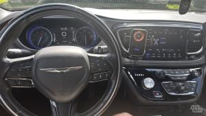 Violet Chrysler Pacifica 2018 in Varena, with an engine capacity of 3.60 L and mileage of 234 thousand km for 15999 €, photo 12 on AUTOMOTO.COM.LV