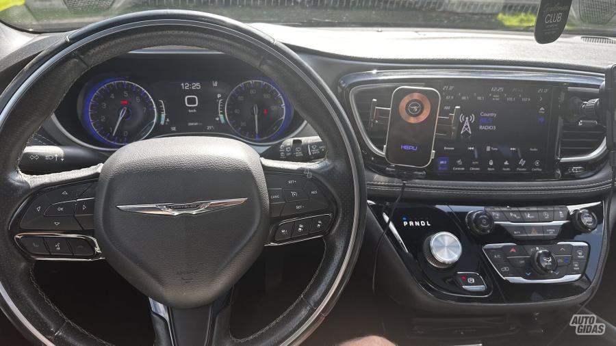 Violet Chrysler Pacifica 2018 in Varena, with an engine capacity of 3.60 L and mileage of 234 thousand km for 15999 €, photo 12 on AUTOMOTO.COM.LV