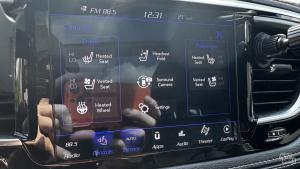 Violet Chrysler Pacifica 2018 in Varena, with an engine capacity of 3.60 L and mileage of 234 thousand km for 15999 €, photo 16 on AUTOMOTO.COM.LV
