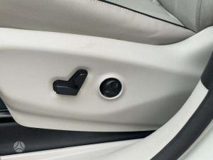 White Chrysler Pacifica 2020 in Utena, with an engine capacity of 3.60 L and mileage of 196 thousand km for 18730 €, photo 16 on AUTOMOTO.COM.LV