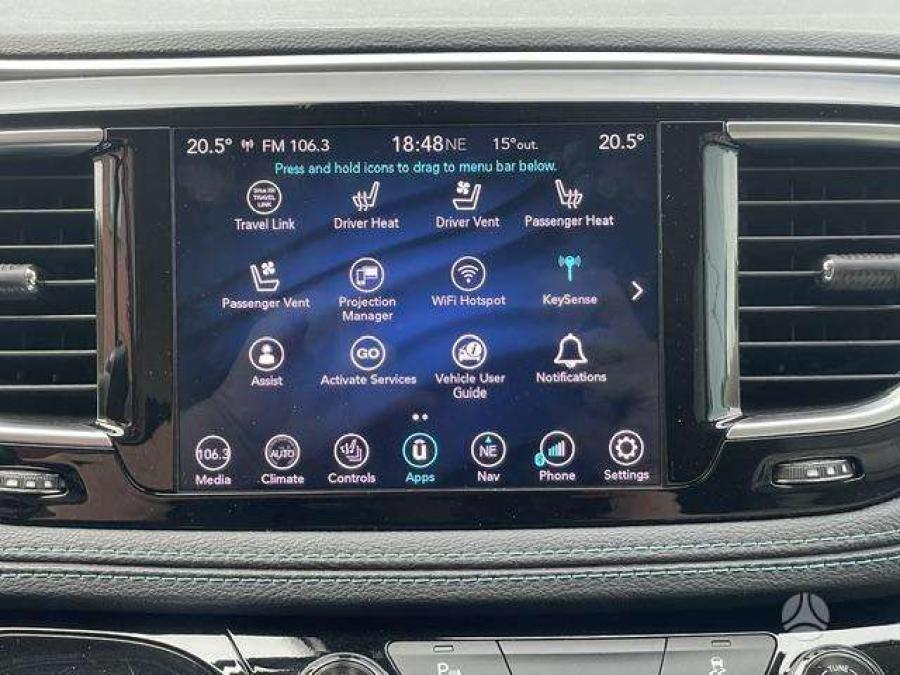 White Chrysler Pacifica 2020 in Utena, with an engine capacity of 3.60 L and mileage of 196 thousand km for 18730 €, photo 18 on AUTOMOTO.COM.LV