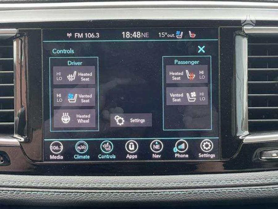 White Chrysler Pacifica 2020 in Utena, with an engine capacity of 3.60 L and mileage of 196 thousand km for 18730 €, photo 19 on AUTOMOTO.COM.LV