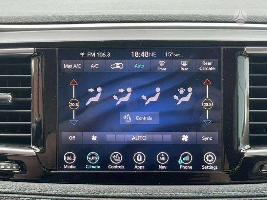 White Chrysler Pacifica 2020 in Utena, with an engine capacity of 3.60 L and mileage of 196 thousand km for 18730 €, photo 20 on AUTOMOTO.COM.LV