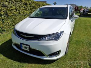 Balts Chrysler Pacifica 2018 Tallina, ar dzinēja tilpumu 3.60 L un nobraukumu 80 tūkst. km par 24999 €, foto 2 vietnē AUTOMOTO.COM.LV
