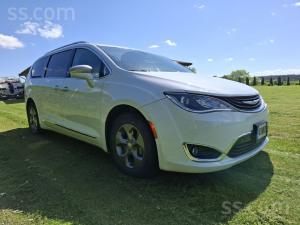 Balts Chrysler Pacifica 2018 Tallina, ar dzinēja tilpumu 3.60 L un nobraukumu 80 tūkst. km par 24999 €, foto 8 vietnē AUTOMOTO.COM.LV