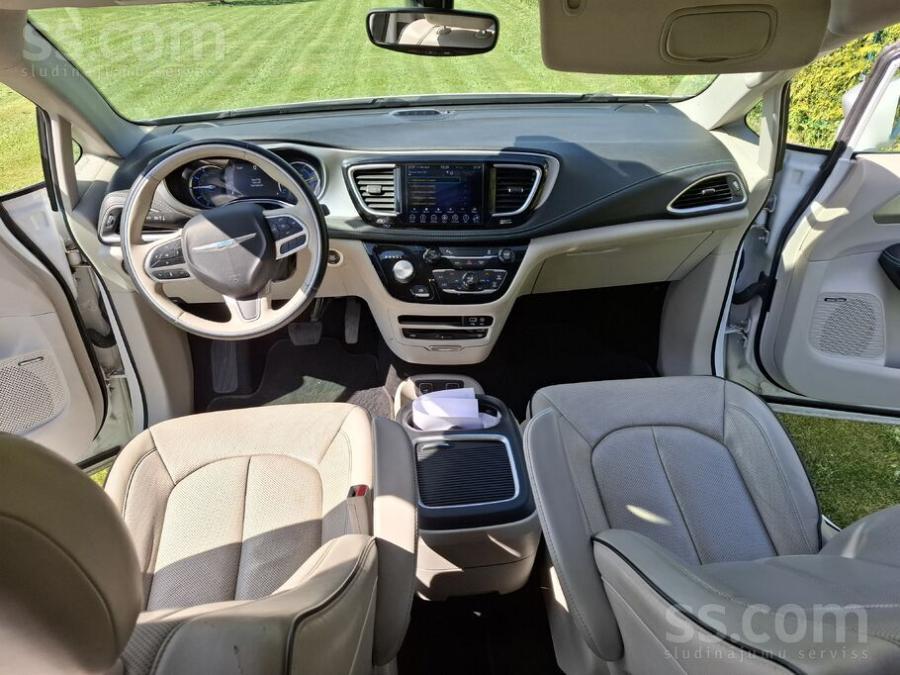 Balts Chrysler Pacifica 2018 Tallina, ar dzinēja tilpumu 3.60 L un nobraukumu 80 tūkst. km par 24999 €, foto 9 vietnē AUTOMOTO.COM.LV