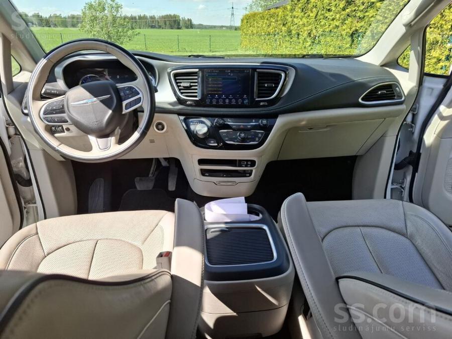 Balts Chrysler Pacifica 2018 Tallina, ar dzinēja tilpumu 3.60 L un nobraukumu 80 tūkst. km par 24999 €, foto 10 vietnē AUTOMOTO.COM.LV
