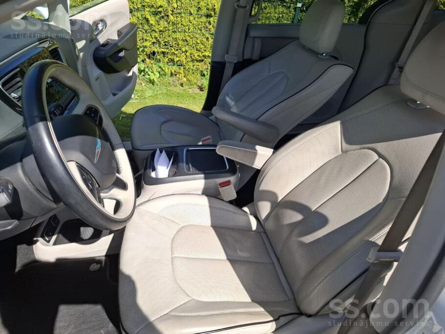 Balts Chrysler Pacifica 2018 Tallina, ar dzinēja tilpumu 3.60 L un nobraukumu 80 tūkst. km par 24999 €, foto 11 vietnē AUTOMOTO.COM.LV