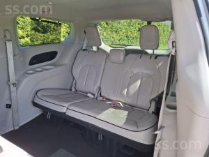 Balts Chrysler Pacifica 2018 Tallina, ar dzinēja tilpumu 3.60 L un nobraukumu 80 tūkst. km par 24999 €, foto 12 vietnē AUTOMOTO.COM.LV