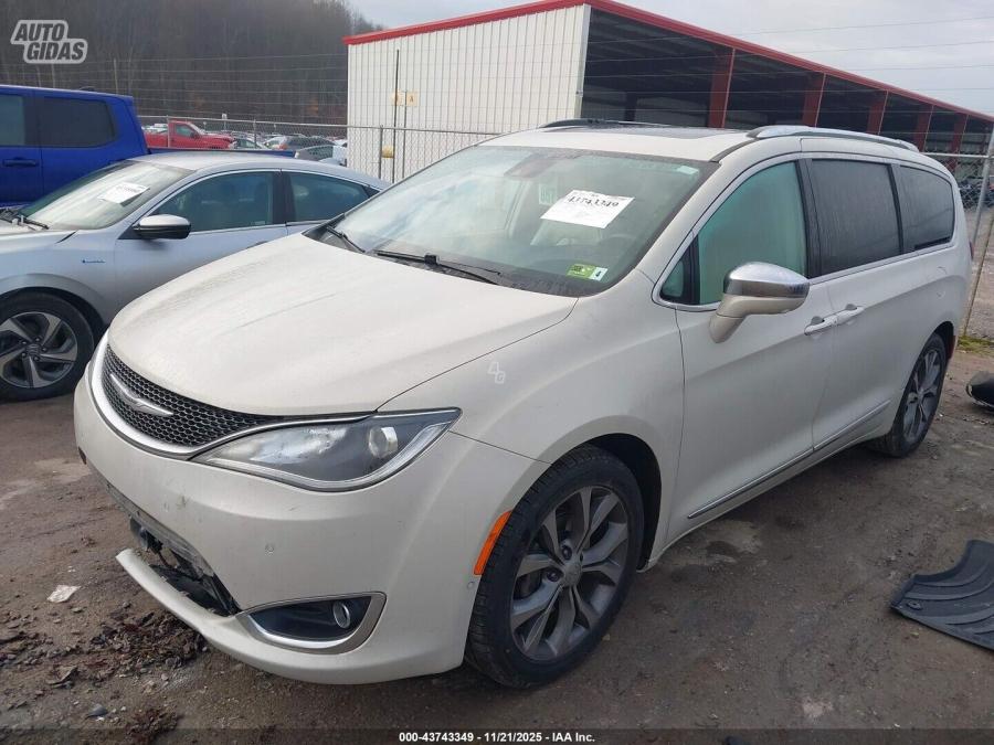 White Chrysler Pacifica 2017 in Druskininkai, with an engine capacity of 3.60 L and mileage of 217 thousand km for 11500 €, photo 2 on AUTOMOTO.COM.LV