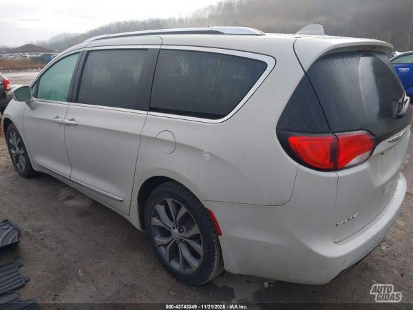 White Chrysler Pacifica 2017 in Druskininkai, with an engine capacity of 3.60 L and mileage of 217 thousand km for 11500 €, photo 3 on AUTOMOTO.COM.LV