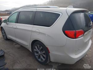 White Chrysler Pacifica 2017 in Druskininkai, with an engine capacity of 3.60 L and mileage of 217 thousand km for 11500 €, photo 3 on AUTOMOTO.COM.LV