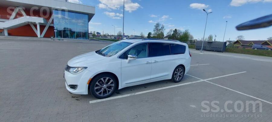 White Chrysler Pacifica 2017 in Rezekne, with an engine capacity of 3.60 L and mileage of 184 thousand km for 22000 €, photo 1 on AUTOMOTO.COM.LV