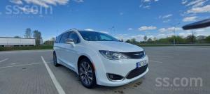 White Chrysler Pacifica 2017 in Rezekne, with an engine capacity of 3.60 L and mileage of 184 thousand km for 22000 €, photo 2 on AUTOMOTO.COM.LV