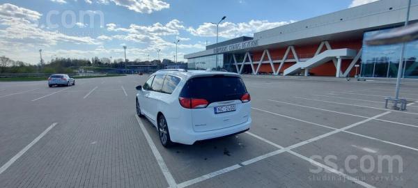 Balts Chrysler Pacifica 2017 Rēzekne, ar dzinēja tilpumu 3.60 L un nobraukumu 184 tūkst. km par 22000 €, foto 4 vietnē AUTOMOTO.COM.LV