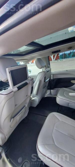 White Chrysler Pacifica 2017 in Rezekne, with an engine capacity of 3.60 L and mileage of 184 thousand km for 22000 €, photo 8 on AUTOMOTO.COM.LV