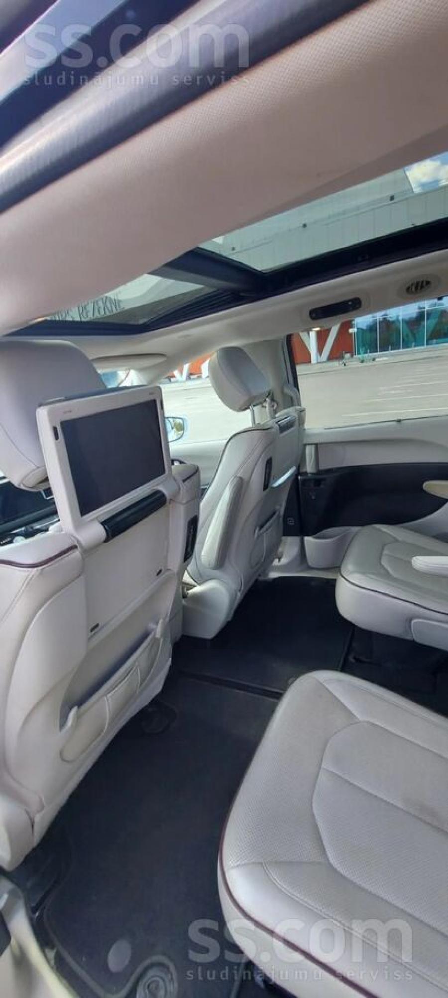 White Chrysler Pacifica 2017 in Rezekne, with an engine capacity of 3.60 L and mileage of 184 thousand km for 22000 €, photo 8 on AUTOMOTO.COM.LV