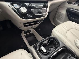 Balts Chrysler Pacifica 2017 Avižieniai, ar dzinēja tilpumu 3.60 L un nobraukumu 181 tūkst. km par 14200 €, foto 29 vietnē AUTOMOTO.COM.LV