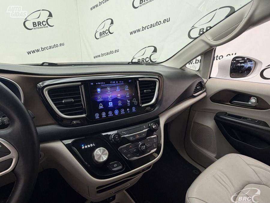 Balts Chrysler Pacifica 2017 Avižieniai, ar dzinēja tilpumu 3.60 L un nobraukumu 181 tūkst. km par 14200 €, foto 30 vietnē AUTOMOTO.COM.LV