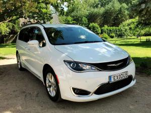 White Chrysler Pacifica 2017 in Siauliai, with an engine capacity of 3.60 L and mileage of 190 thousand km for 14999 €, photo 4 on AUTOMOTO.COM.LV