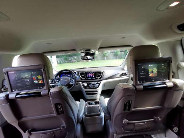 White Chrysler Pacifica 2017 in Siauliai, with an engine capacity of 3.60 L and mileage of 190 thousand km for 14999 €, photo 9 on AUTOMOTO.COM.LV