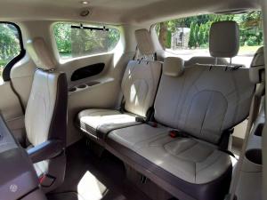 White Chrysler Pacifica 2017 in Siauliai, with an engine capacity of 3.60 L and mileage of 190 thousand km for 14999 €, photo 12 on AUTOMOTO.COM.LV