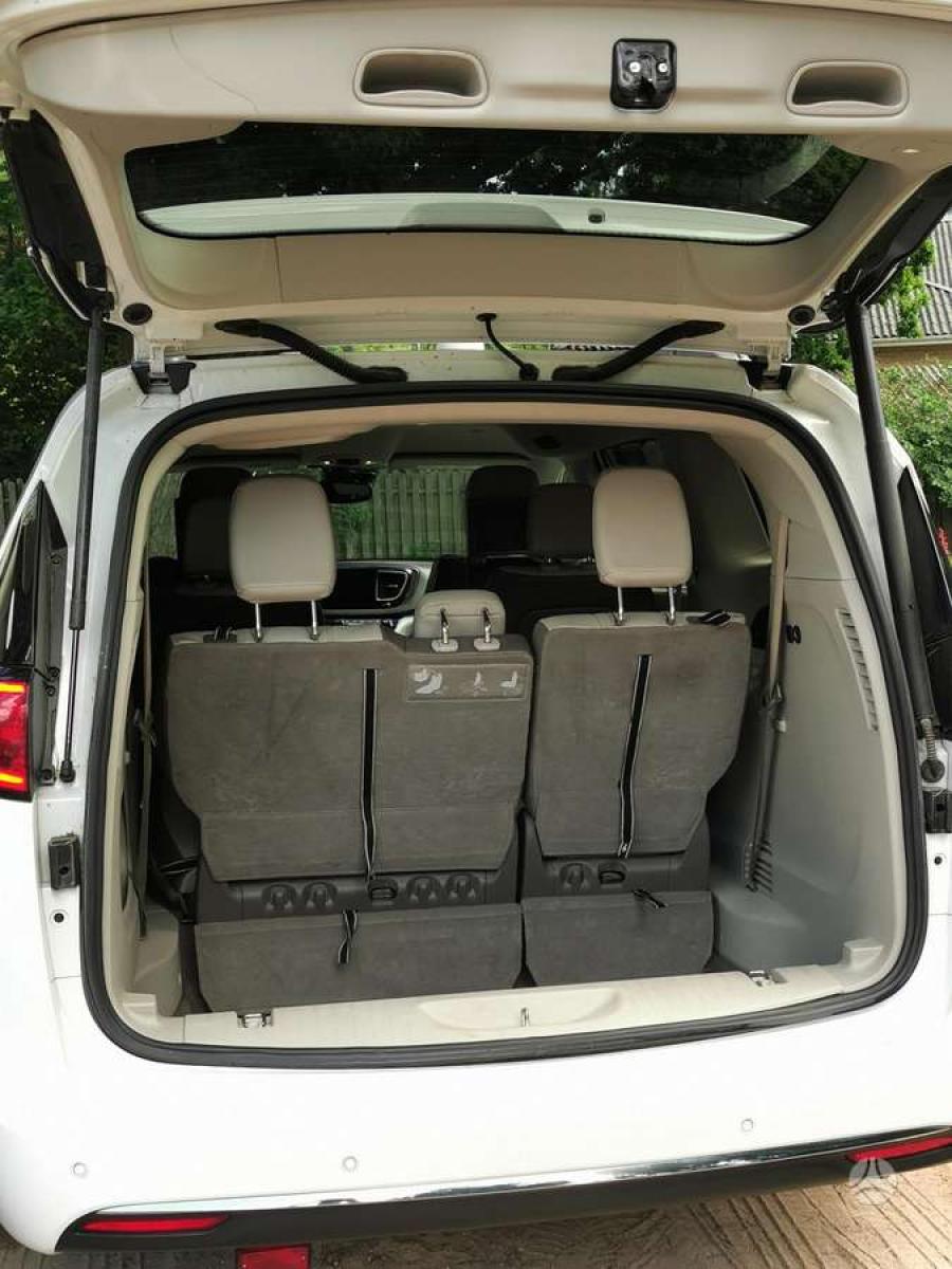 White Chrysler Pacifica 2017 in Siauliai, with an engine capacity of 3.60 L and mileage of 190 thousand km for 14999 €, photo 14 on AUTOMOTO.COM.LV